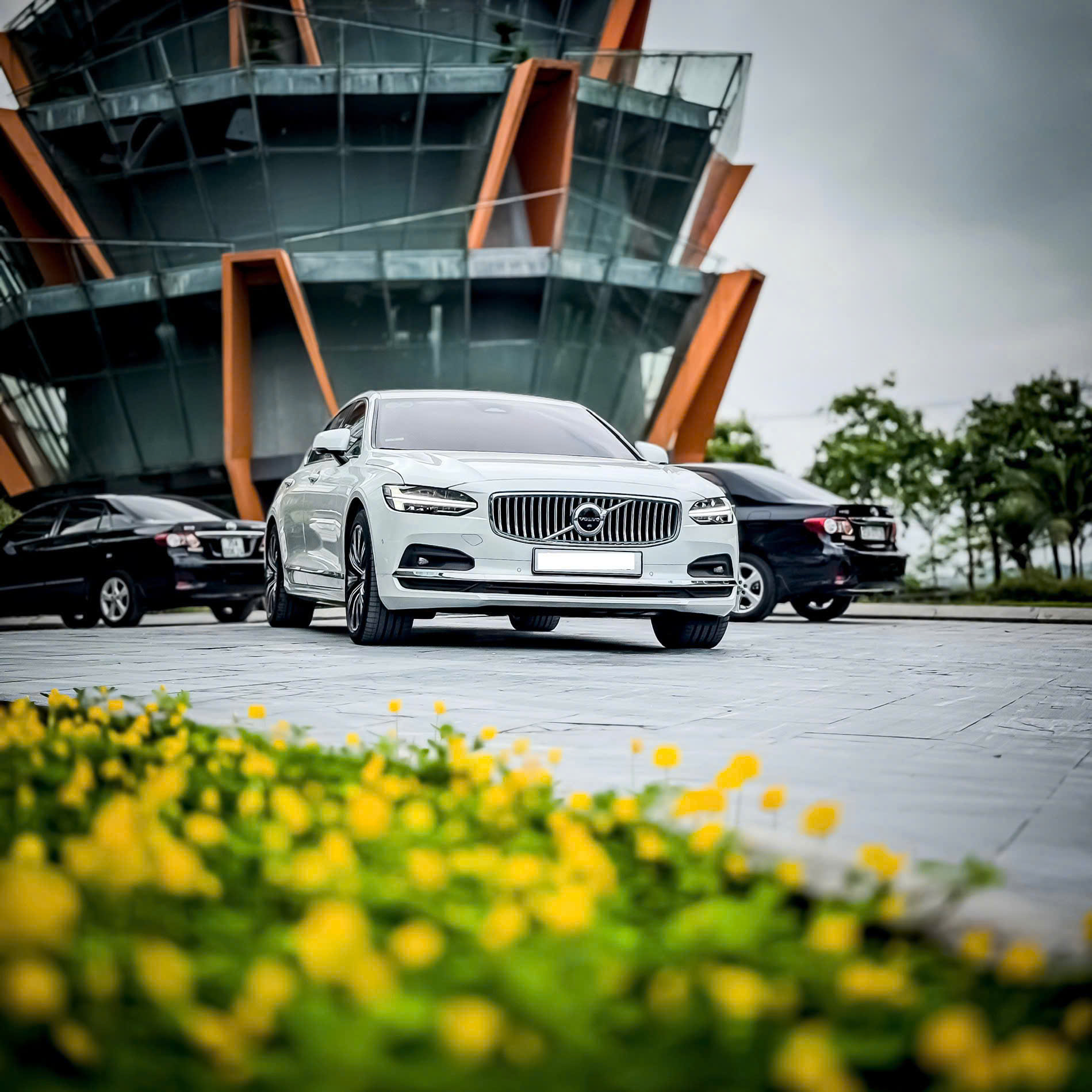 👉 So sánh Volvo S90 Plug-in Hybrid Ultra 2025 với BMW 530e và Mercedes ...